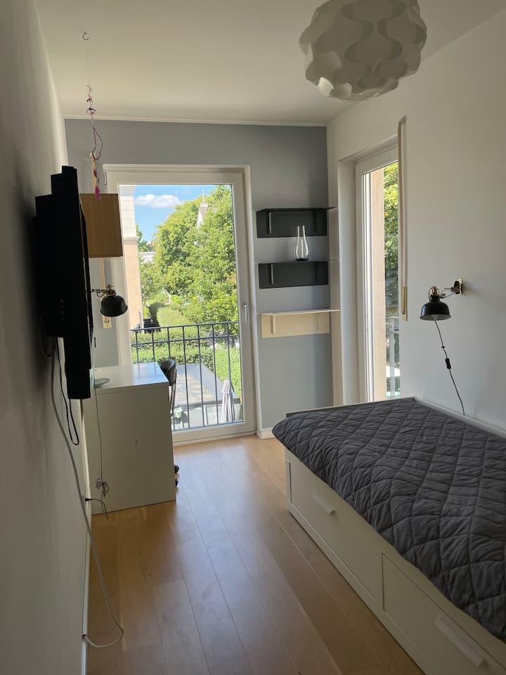 Helles Zimmer Im K-nippes - Köln