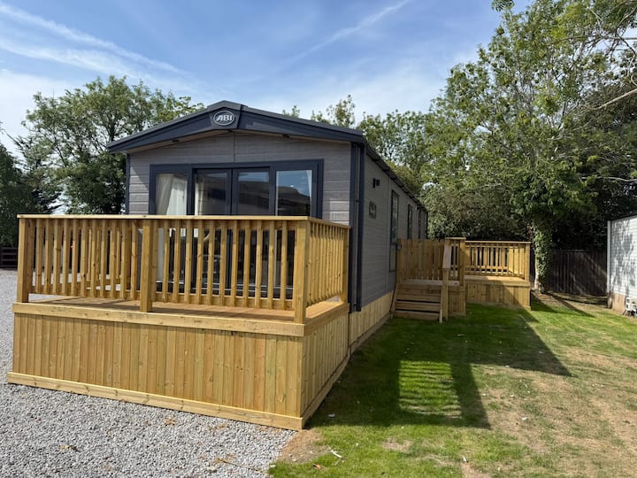 Brambling Lodge- Brickyard Lakes - Helmsley