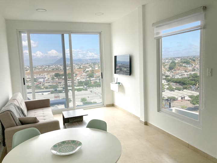 Departamento Moderno Con Vista Panorámica - Ecuador