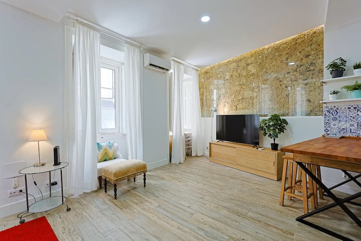 Bleisured | Stylish 2-bedroom Apartment In Carmo - Lisbon
