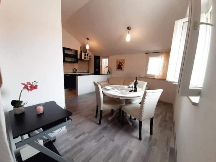 Stone House In Jelsa Center – Walk To Beach - Jelsa