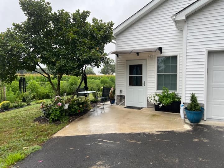 A Cozy & Cute Studio, Farm Fields Views - Allentown