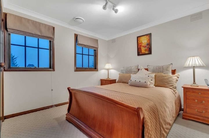 Castle Of Tullamarine Iii - Australie