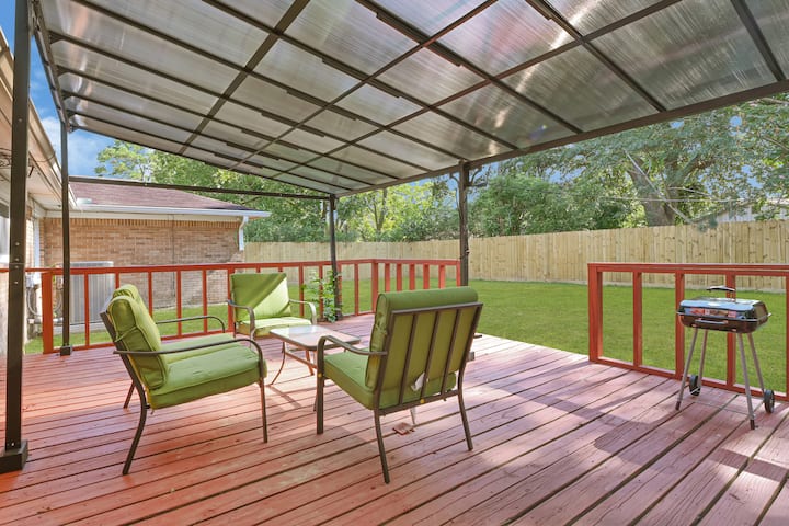 Large Updated Baytown Home • 5br/3ba • Sleeps 12 - Baytown, TX