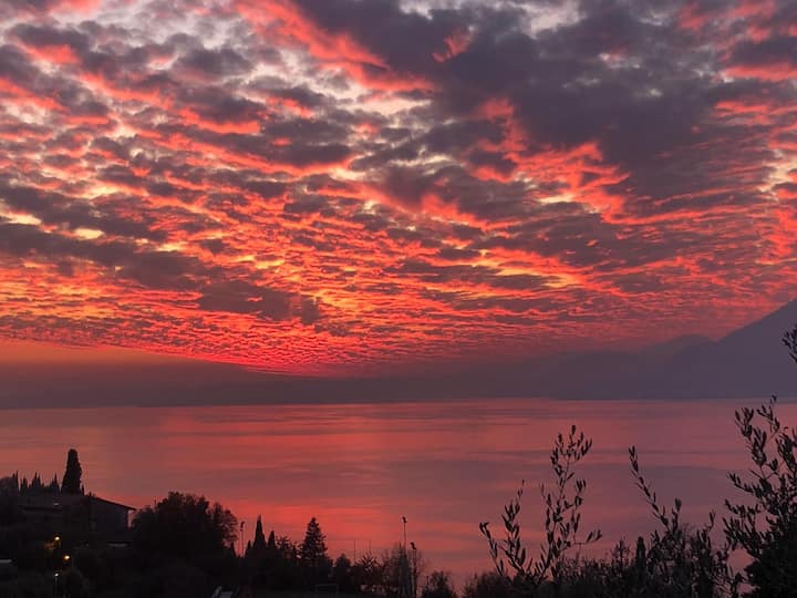 Un Angolo Di Paradiso - Pai