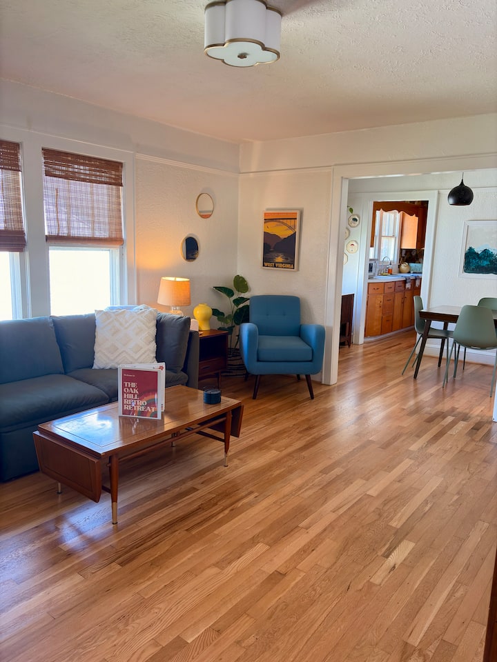 Oak Hill Retro Retreat - Hilltop, WV