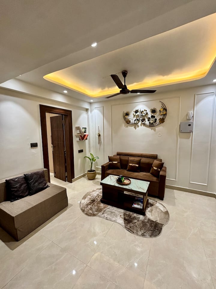 Saba Uno | Near Igi Airport & Yashobhoomi Centre - Delhi