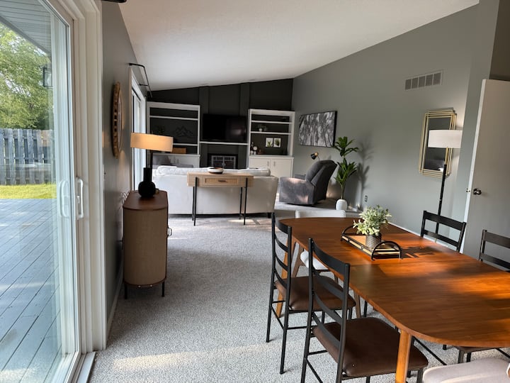 New Central 3 Bd 3 Bth W/garage - ミッドランド, MI