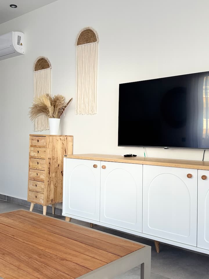 Beautiful With Privat Garden - Oba
