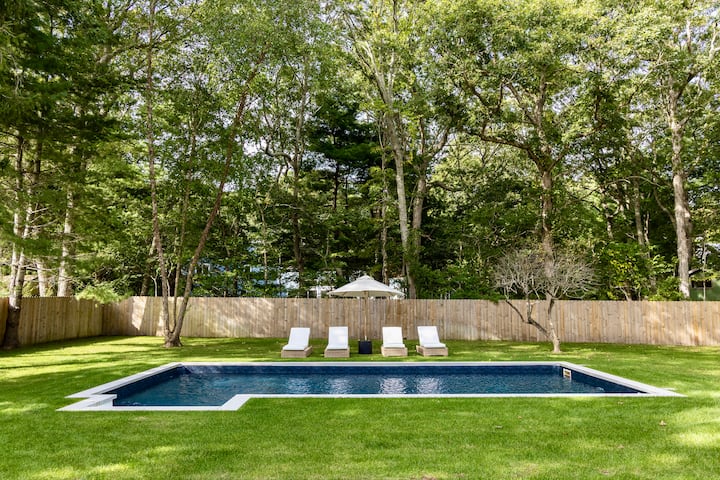Luxury Poolside Hamptons Escape - Riverhead, NY