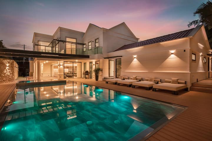 Luxe Villa Poblado • Heated Pool + Nightclub - Medellín