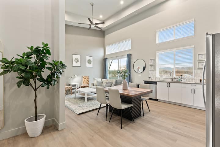 Old Town Retreat With Balcony - Wellington, CO