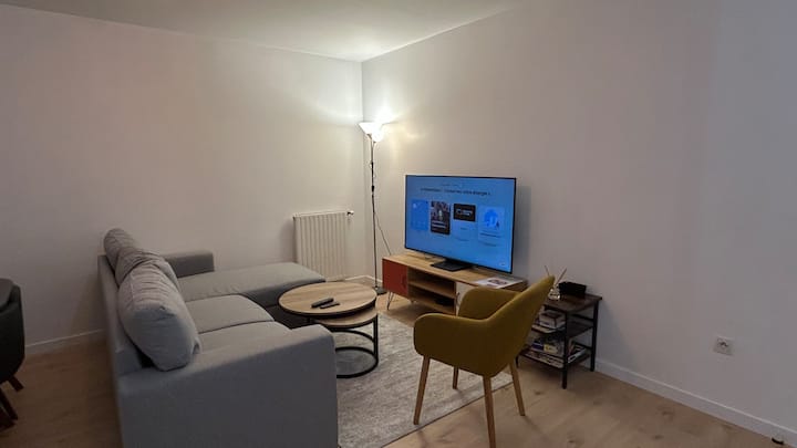 T2 Moderne Proche Aéroport Orly-paris -Parking - Paris-Orly Airport (ORY)