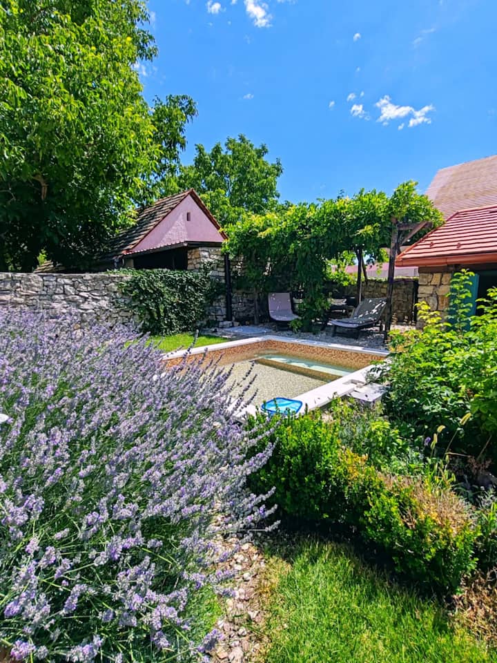 Estate By The Creek - Veszprém