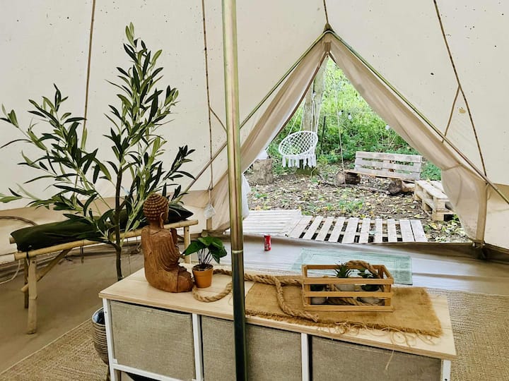 Cocoon In Het Per Sempre Bosje - Celles