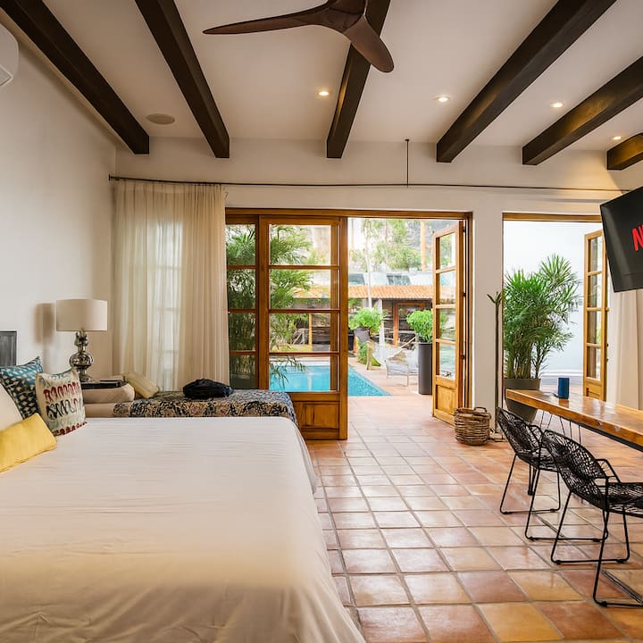 Casa Da Lusso | Poolside King Room| Zona Romántica - Puerto Vallarta