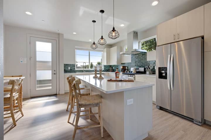 Elegant Townhome • Rooftop Fire + Mountain View - Colorado State University, Fort Collins