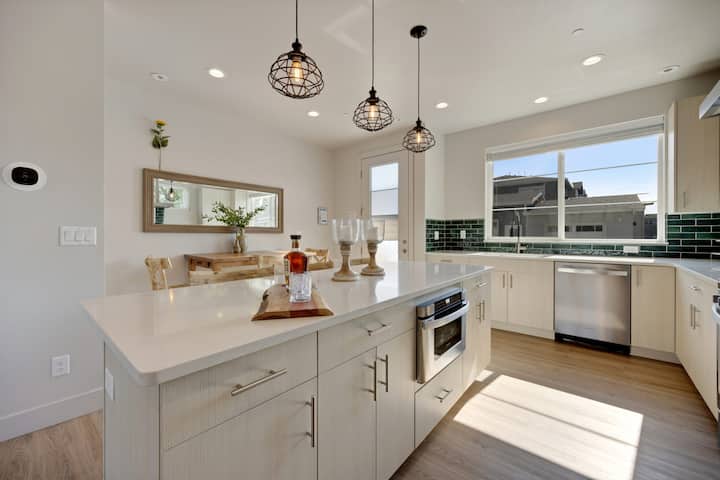 Spacious Townhome • Walkable + Scenic Views - Fort Collins, CO