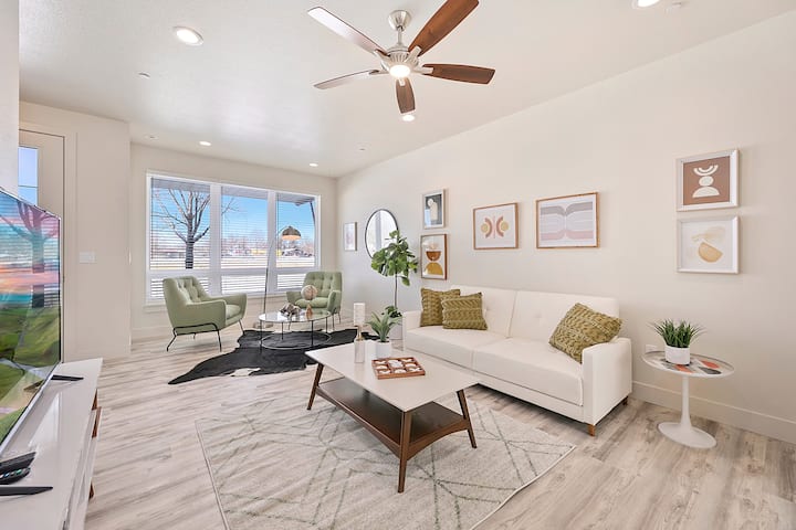 Walk To Old Town • Fabulous Location + Views - Fort Collins, CO