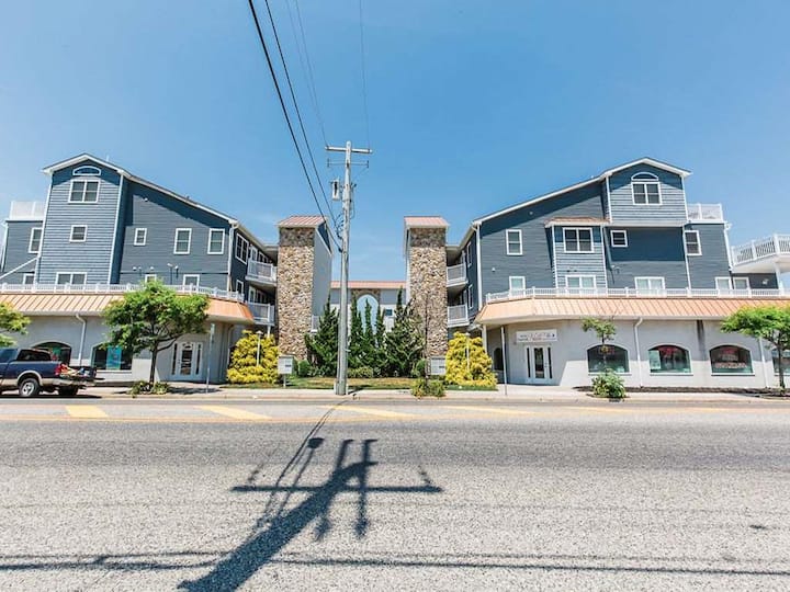 Shore Condo With Pool - Wildwood, NJ