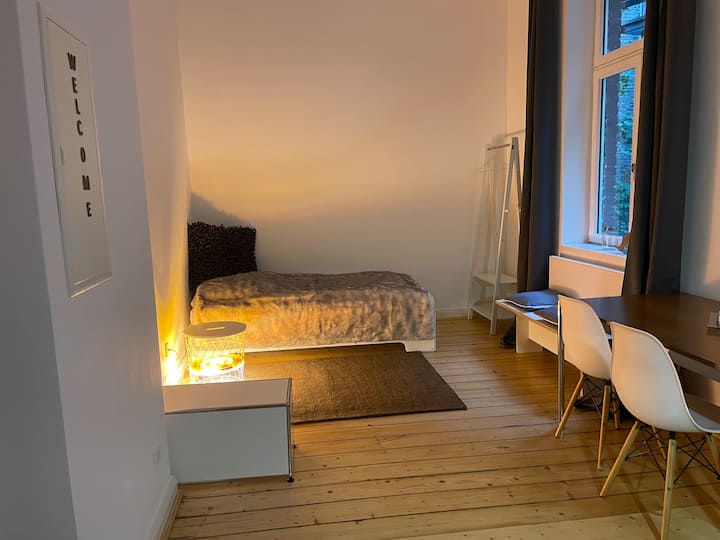 Stilvolle, Ruhige Jugendstil- Wohnung In Köln - Cologne