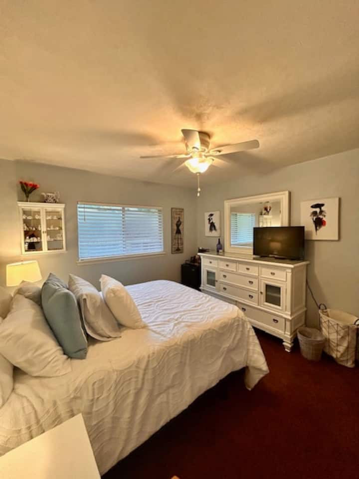 Stay With Kristin — Uf - Gainesville, FL