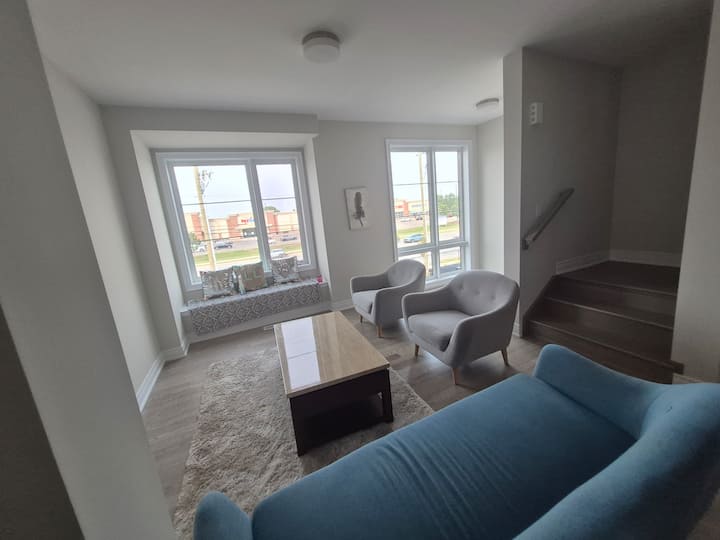 Modern Guest House - Burlington