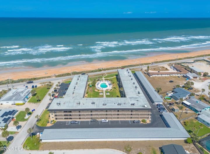 Beachfront Condo - Ormond Beach, FL