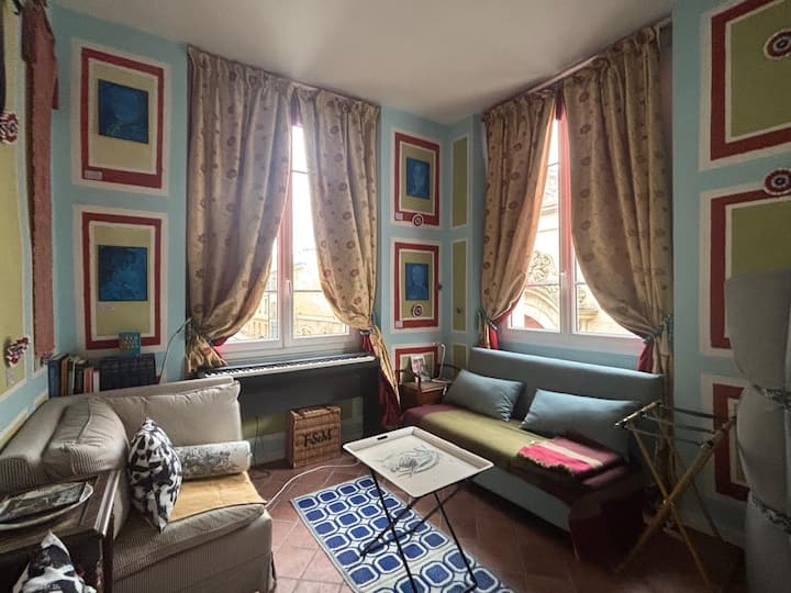 Une Chambre Unique Voisine Du Château - Versailles