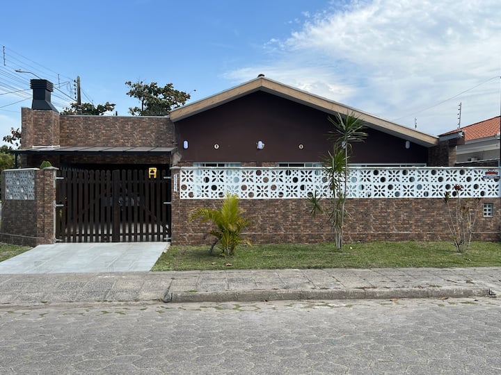 Ampla Casa De Praia Guaratuba - Guaratuba