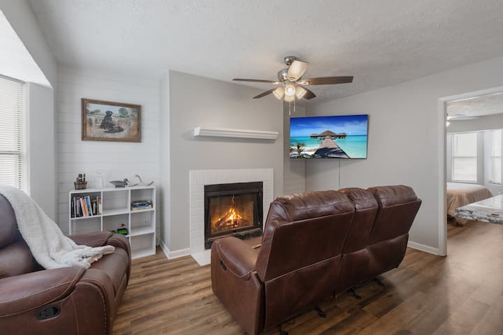 Luxury Condo 1mi To Kyle Field! - Bryan, TX