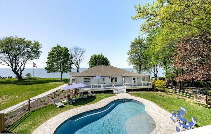 The Waterfront Retreat- *With Sauna And Hot Tub!* - Maryland