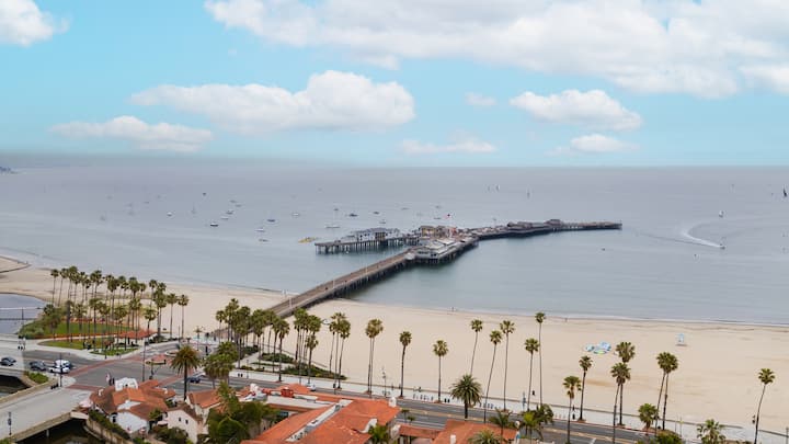 Large 10 Bed Group Dorm 2 Blocks From The Beach - Santa Barbara, CA