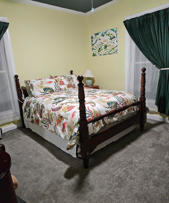Guest Room, Queen Bed - United States