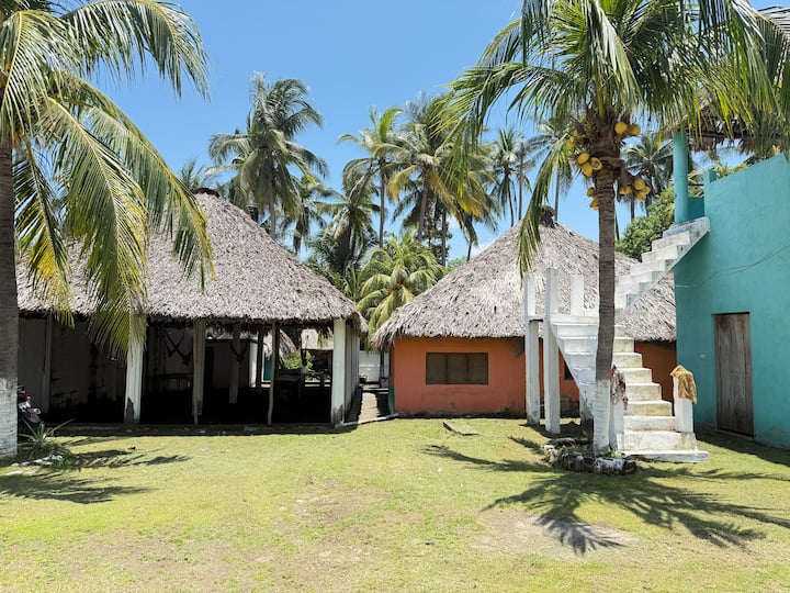 Casa Con Piscina En Monterrico - Santa Rosa
