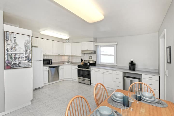 2 Br W Parking & Patio -15 Min To Jones Beach - Seaford, NY