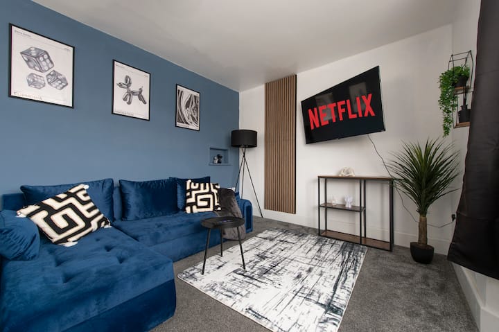 Spacious 4 Bed / Driveway Parking & Games Room - Chatham