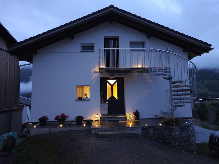 Authentisch Wohnen Wie Bei Freunden - Disentis