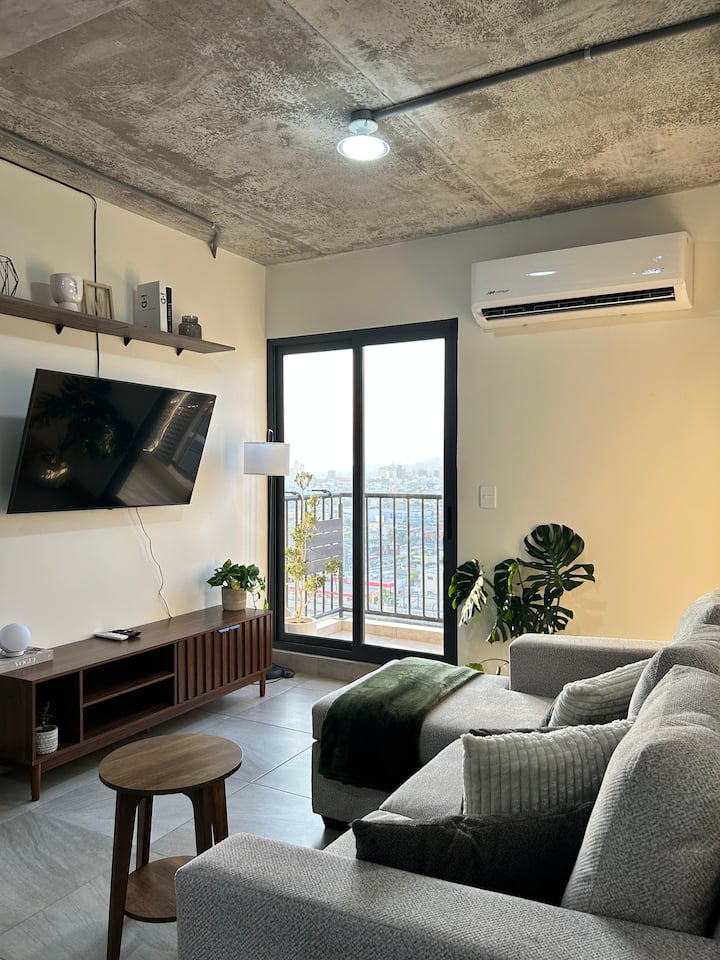 Monterrey – Your Key To The City (2bdr+2bth). - Monterrey