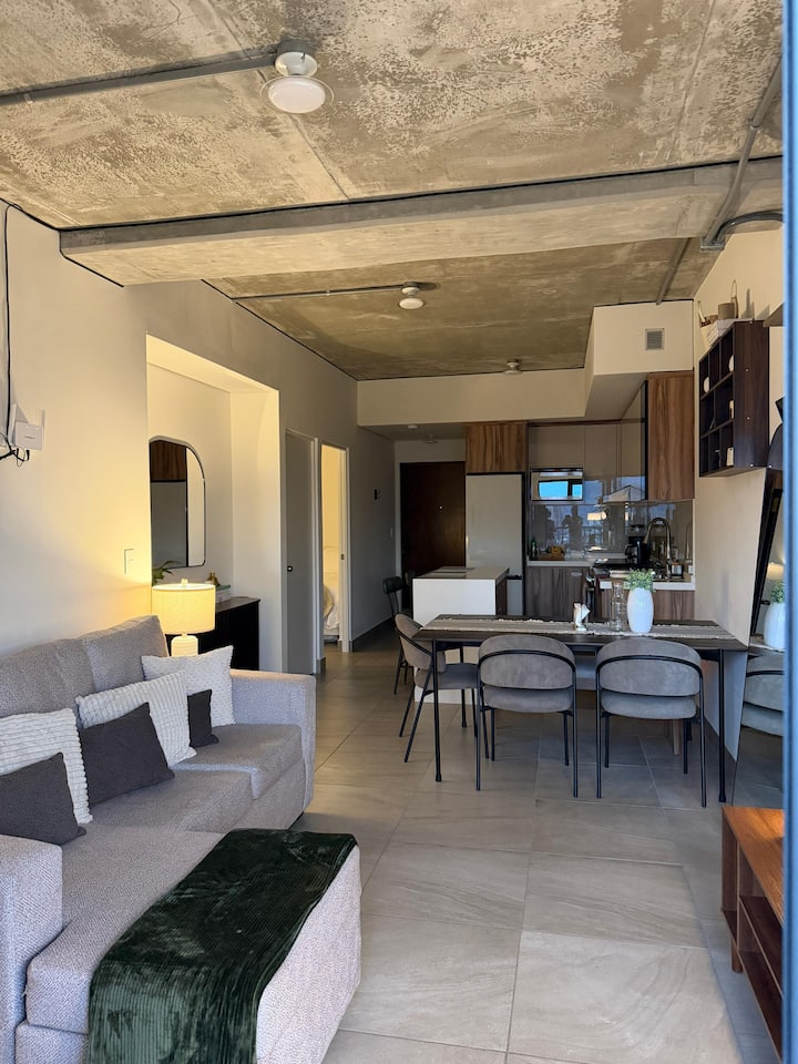 Monterrey – Your Key To The City (2bdr+2bth). - Monterrey