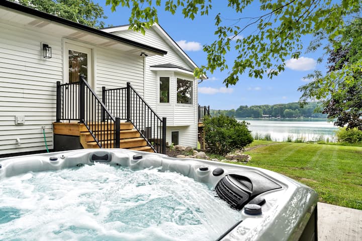 Huge Hot Tub, Sandbar, Beach, Maston Lake House! - Greenville, MI