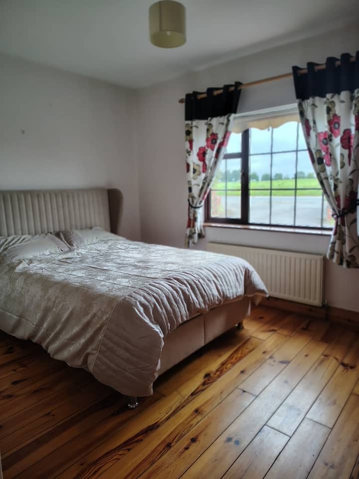 Room In A 6 Bed Bungalow - Tullamore