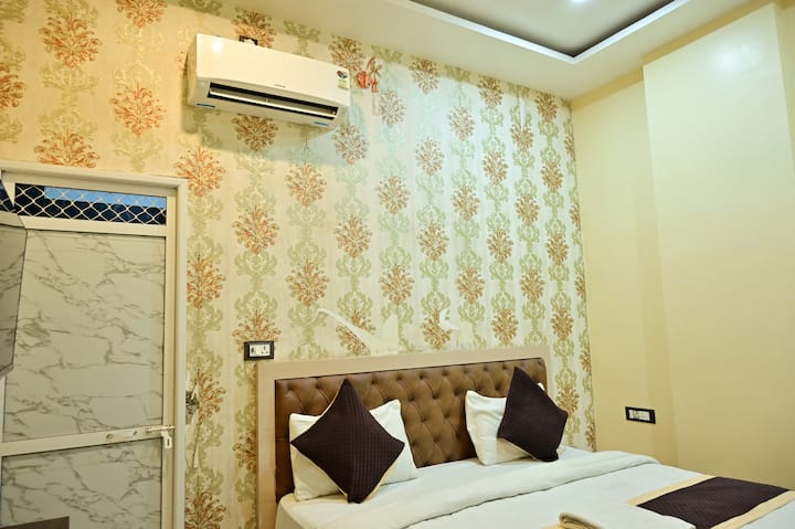 Hotel Siddhivinayak I 12 Rooms I Kashi Vishwanath - Varanasi
