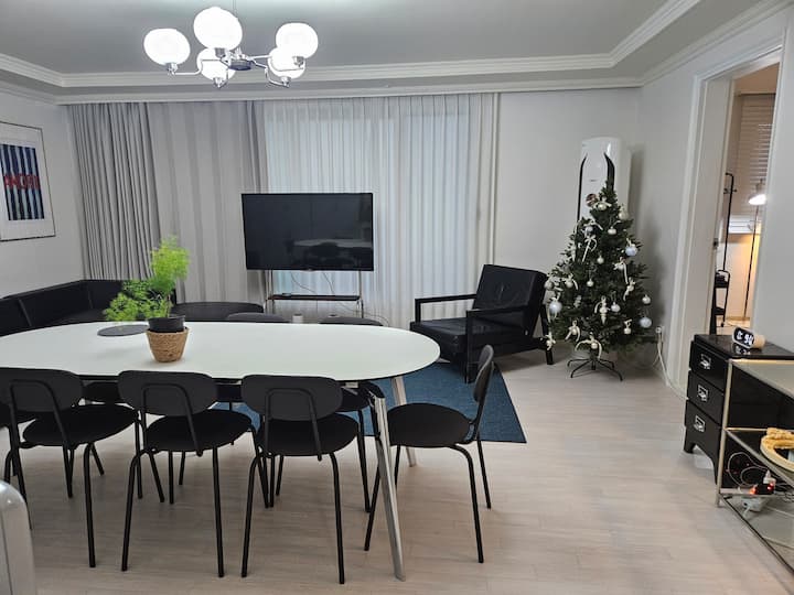 [오픈]초대형 4룸 13베드#성수 #Sm #Kspo #동대문 #공항버스4분 - Séoul