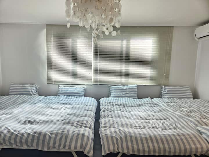 [오픈]초대형 4룸 13베드#성수 #Sm #Kspo #동대문 #공항버스4분 - Seoul