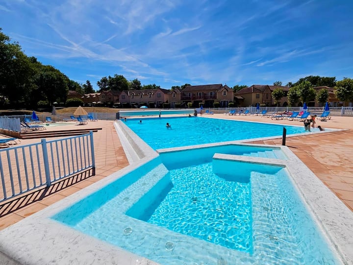 Maison En Résidence De Vacances - Piscine Et Spa - Monflanquin
