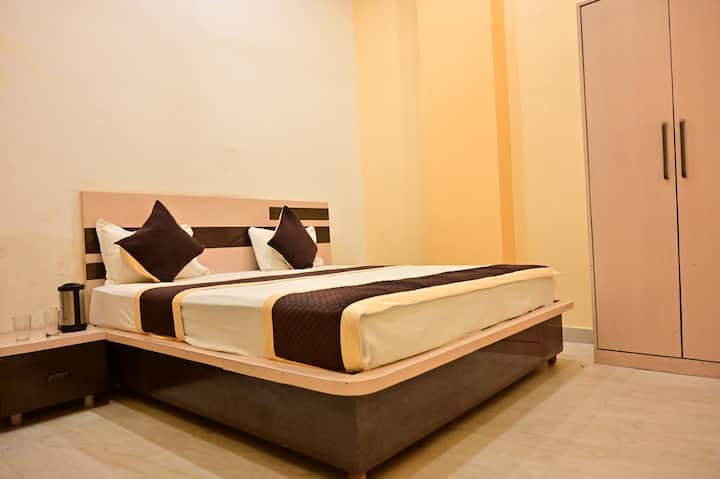 Hotel Siddhivinayak I 9 Rooms I Kashi Vishwanath - Varanasi