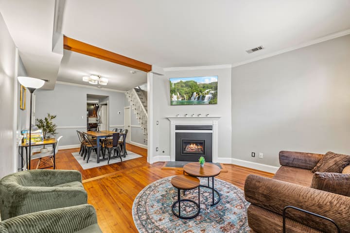 Walk To Metro*game Room*free Parking*4 Tv’s*5 Beds - Alexandria, VA