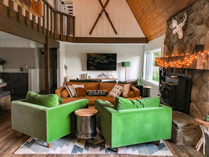 4br Mad River Valley Chalet W/ View, Close To All - Waterbury Village Historic District