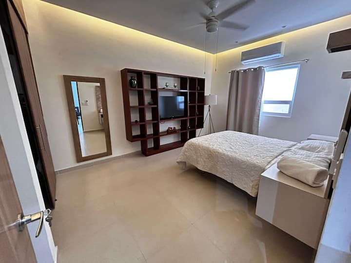 Executive Apt A, Paseo La Fe, Wifi, Free Parking - Guadalupe, Mexico